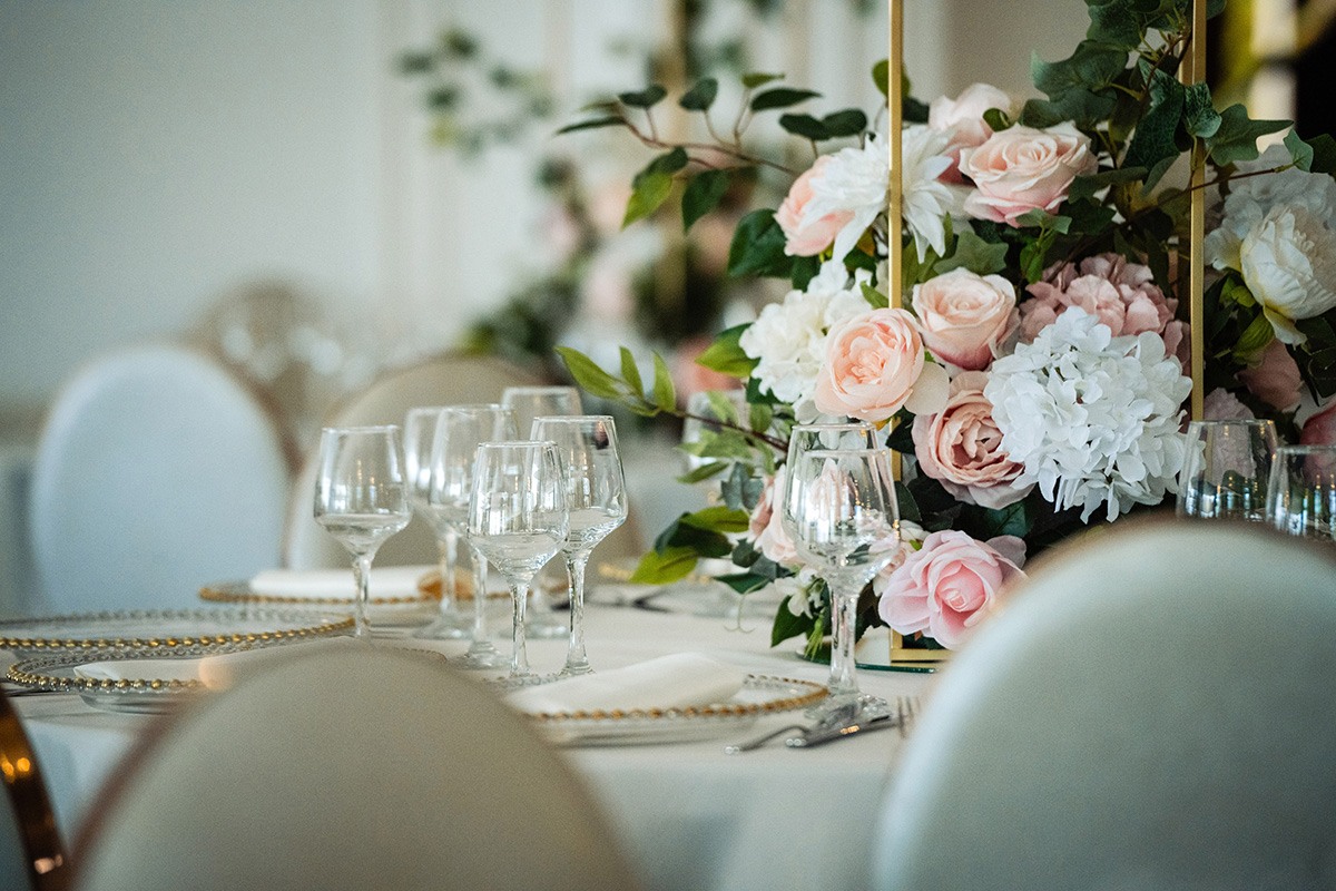 Aranjamentele pentru masa de prezidiu - ce sa alegi? - Cernica Events